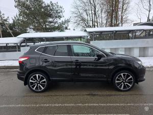 Melns Nissan Qashqai 2016 Marijampole, ar dzinēja tilpumu 1.46 L un nobraukumu 212 tūkst. km par 8990 €, foto 14 vietnē AUTOMOTO.COM.LV