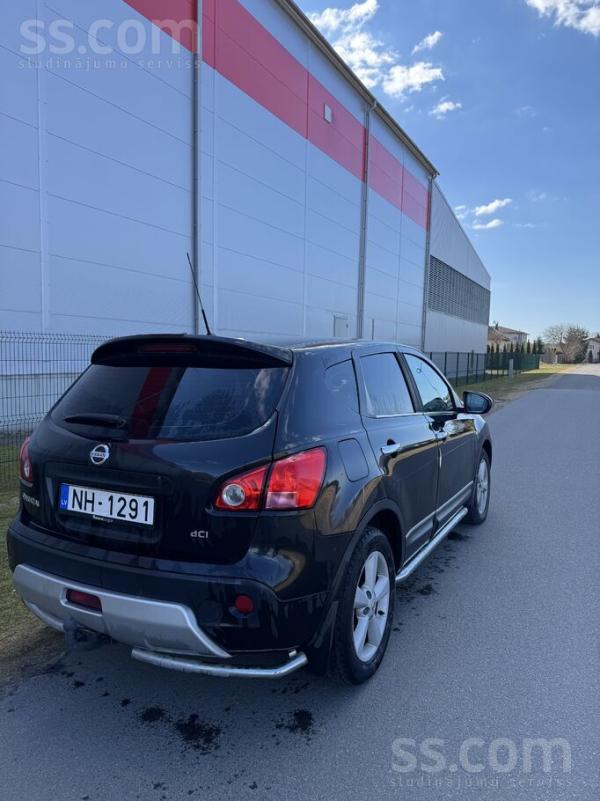 Black Nissan Qashqai 2008 in Riga, with an engine capacity of 2.00 L and mileage of 332 thousand km for 2900 €, photo 3 on AUTOMOTO.COM.LV
