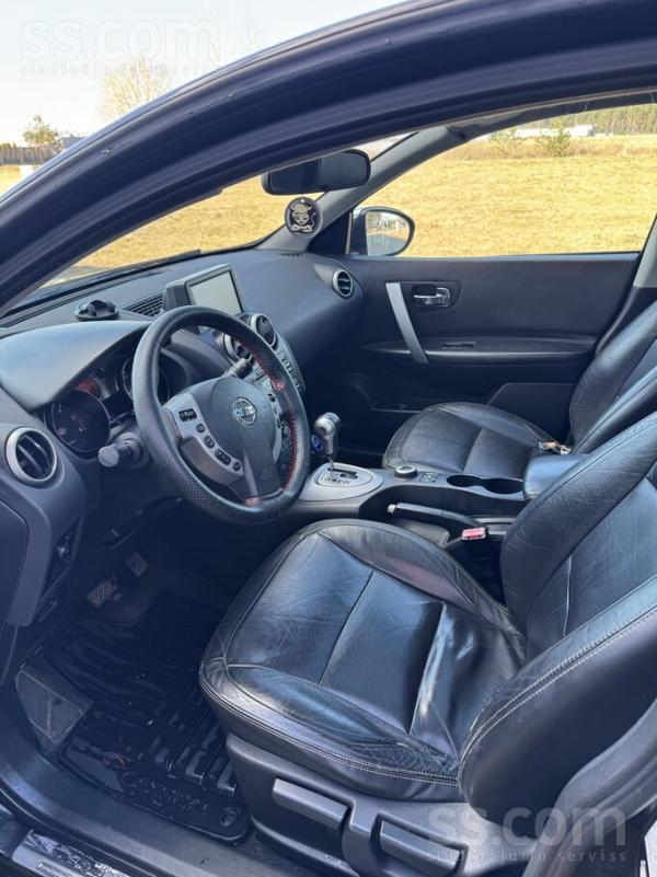 Black Nissan Qashqai 2008 in Riga, with an engine capacity of 2.00 L and mileage of 332 thousand km for 2900 €, photo 7 on AUTOMOTO.COM.LV
