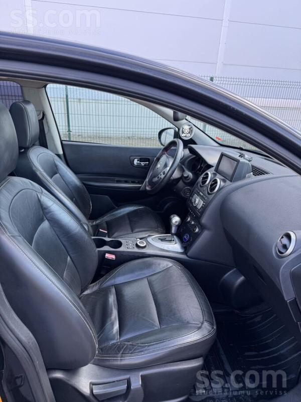Black Nissan Qashqai 2008 in Riga, with an engine capacity of 2.00 L and mileage of 332 thousand km for 2900 €, photo 10 on AUTOMOTO.COM.LV