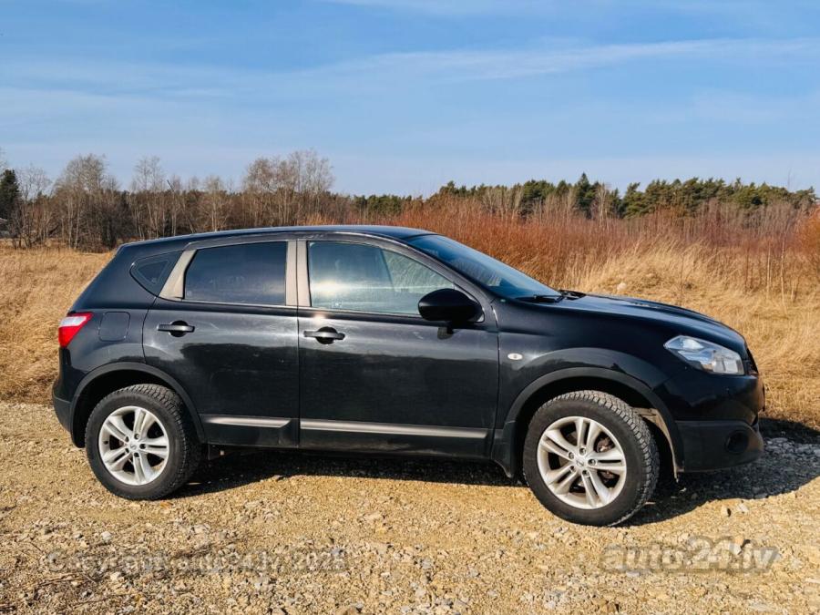 Melns Nissan Qashqai 2013 Tallina, ar dzinēja tilpumu 2.00 L un nobraukumu 127 tūkst. km par 6650 €, foto 2 vietnē AUTOMOTO.COM.LV