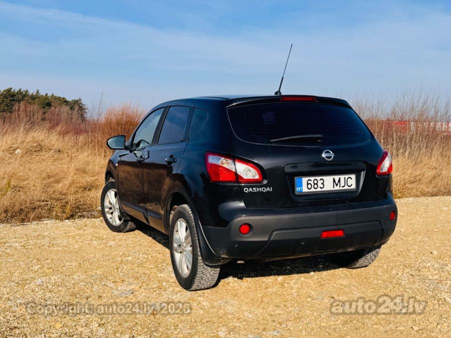 Melns Nissan Qashqai 2013 Tallina, ar dzinēja tilpumu 2.00 L un nobraukumu 127 tūkst. km par 6650 €, foto 5 vietnē AUTOMOTO.COM.LV