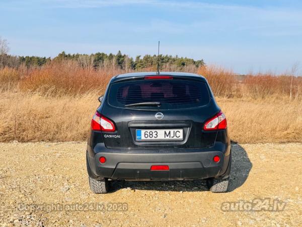 Black Nissan Qashqai 2013 in Tallinn, with an engine capacity of 2.00 L and mileage of 127 thousand km for 6650 €, photo 6 on AUTOMOTO.COM.LV