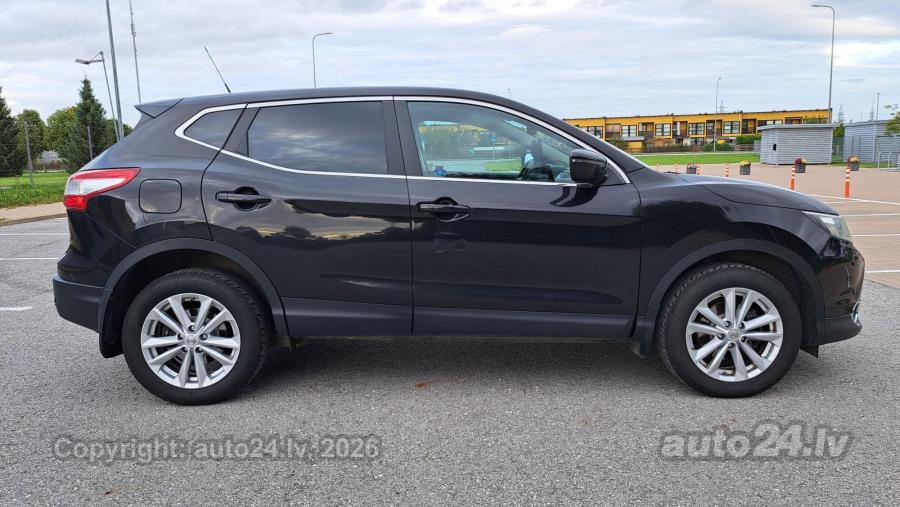 Black Nissan Qashqai 2015 in Tartu, with an engine capacity of 1.20 L and mileage of 108 thousand km for 7900 €, photo 1 on AUTOMOTO.COM.LV