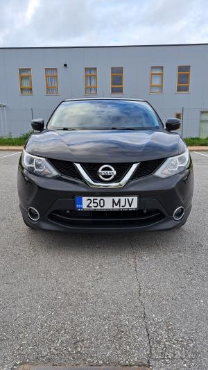 Black Nissan Qashqai 2015 in Tartu, with an engine capacity of 1.20 L and mileage of 108 thousand km for 7900 €, photo 4 on AUTOMOTO.COM.LV