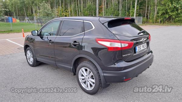 Black Nissan Qashqai 2015 in Tartu, with an engine capacity of 1.20 L and mileage of 108 thousand km for 7900 €, photo 6 on AUTOMOTO.COM.LV