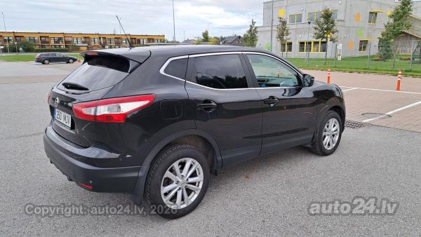 Black Nissan Qashqai 2015 in Tartu, with an engine capacity of 1.20 L and mileage of 108 thousand km for 7900 €, photo 8 on AUTOMOTO.COM.LV