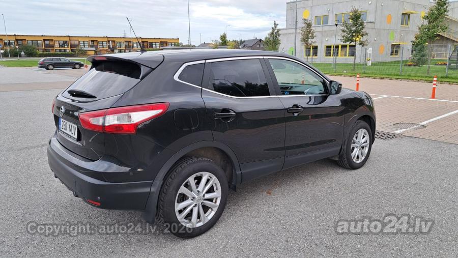 Black Nissan Qashqai 2015 in Tartu, with an engine capacity of 1.20 L and mileage of 108 thousand km for 7900 €, photo 8 on AUTOMOTO.COM.LV