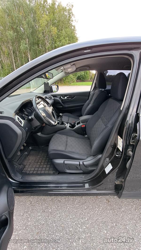 Black Nissan Qashqai 2015 in Tartu, with an engine capacity of 1.20 L and mileage of 108 thousand km for 7900 €, photo 9 on AUTOMOTO.COM.LV