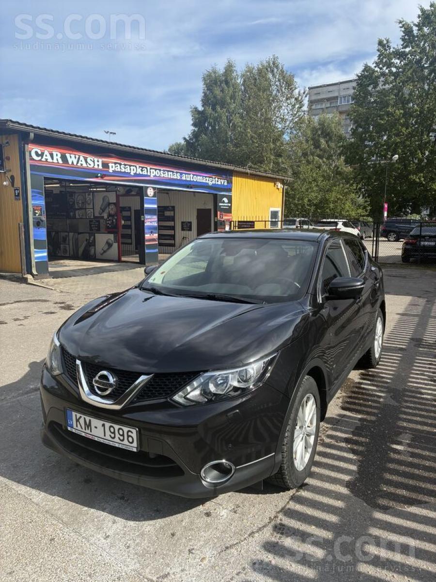 Black Nissan Qashqai 2016 in Riga, with an engine capacity of 1.60 L and mileage of 118 thousand km for 9750 €, photo 1 on AUTOMOTO.COM.LV