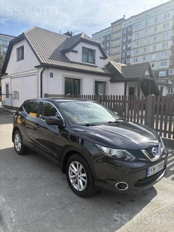 Nissan Qashqai 2016 in Riga on AUTOMOTO.COM.LV Black Nissan Qashqai 2016 in Riga, with an engine capacity of 1.60 L and mileage of 118 thousand km for 9750 €, photo 4 on AUTOMOTO.COM.LV