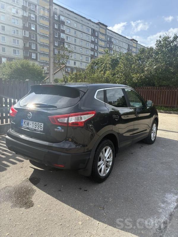 Nissan Qashqai 2016 in Riga on AUTOMOTO.COM.LV Black Nissan Qashqai 2016 in Riga, with an engine capacity of 1.60 L and mileage of 118 thousand km for 9750 €, photo 5 on AUTOMOTO.COM.LV