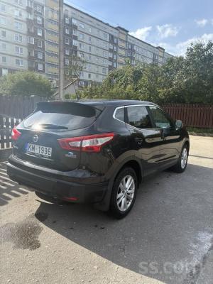 Black Nissan Qashqai 2016 in Riga, with an engine capacity of 1.60 L and mileage of 118 thousand km for 9750 €, photo 5 on AUTOMOTO.COM.LV