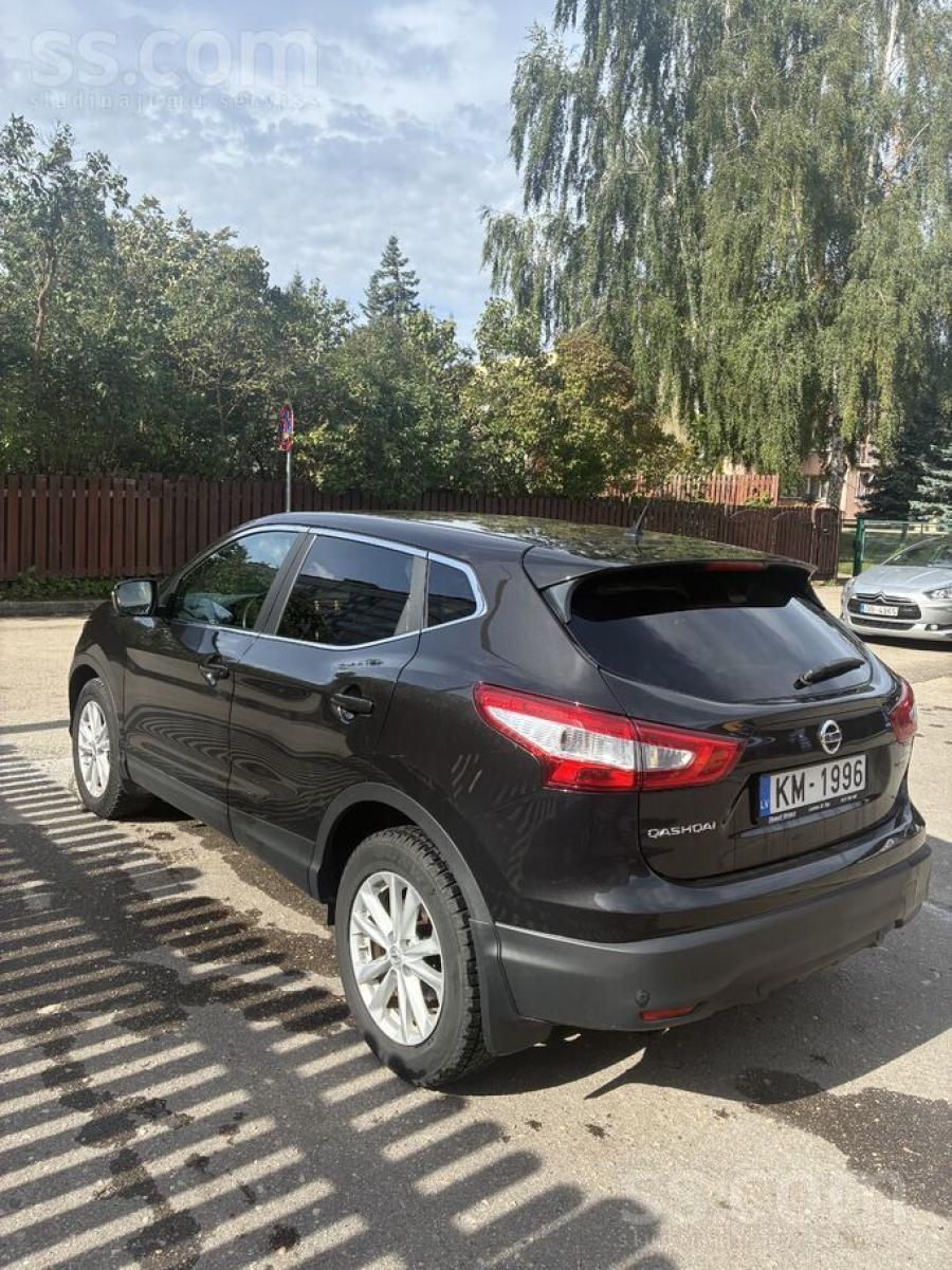 Black Nissan Qashqai 2016 in Riga, with an engine capacity of 1.60 L and mileage of 118 thousand km for 9750 €, photo 7 on AUTOMOTO.COM.LV