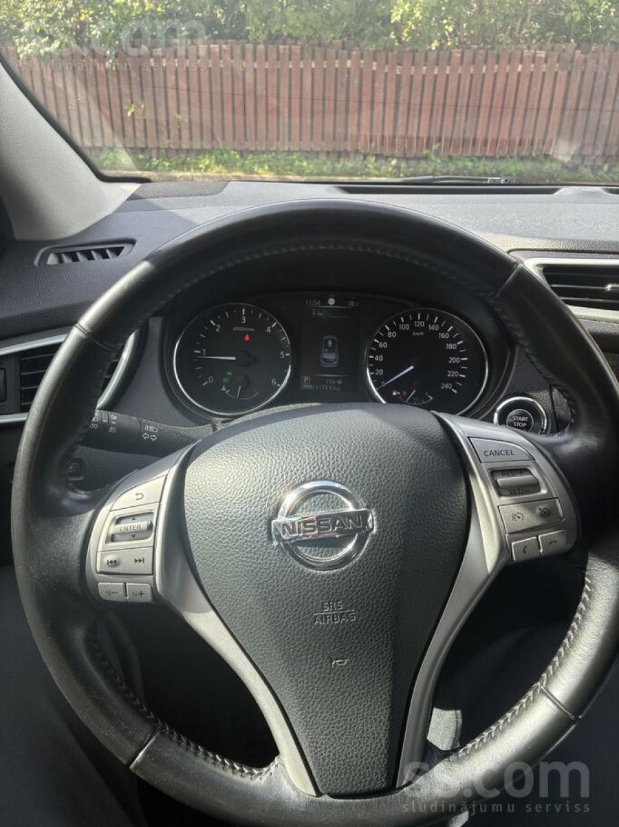 Black Nissan Qashqai 2016 in Riga, with an engine capacity of 1.60 L and mileage of 118 thousand km for 9750 €, photo 8 on AUTOMOTO.COM.LV