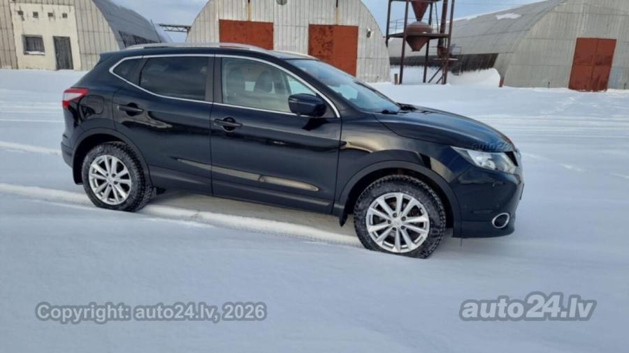Black Nissan Qashqai 2017 in Tallinn, with an engine capacity of 1.20 L and mileage of 105 thousand km for 11500 €, photo 4 on AUTOMOTO.COM.LV
