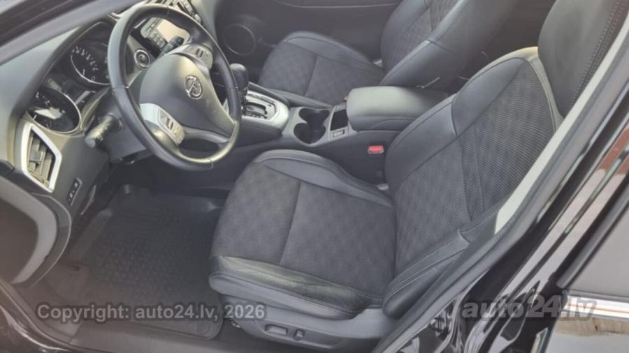 Black Nissan Qashqai 2017 in Tallinn, with an engine capacity of 1.20 L and mileage of 105 thousand km for 11500 €, photo 14 on AUTOMOTO.COM.LV