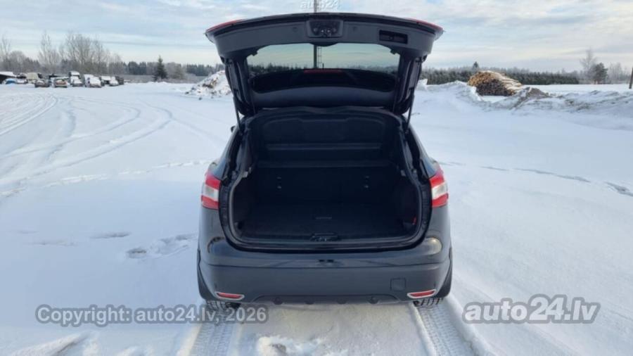 Black Nissan Qashqai 2017 in Tallinn, with an engine capacity of 1.20 L and mileage of 105 thousand km for 11500 €, photo 23 on AUTOMOTO.COM.LV
