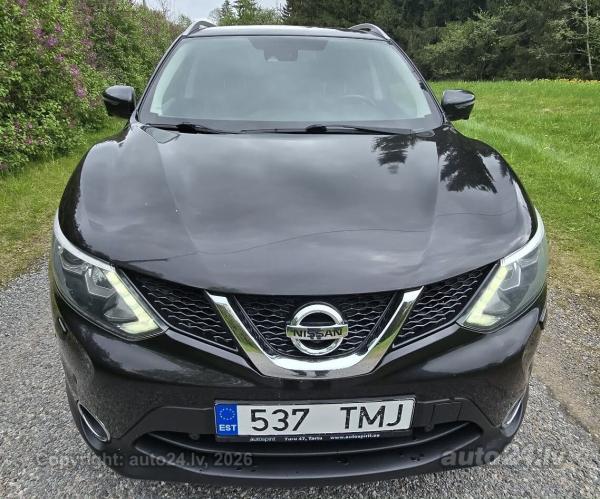 Black Nissan Qashqai 2017 in Tallinn, with an engine capacity of 1.60 L and mileage of 137 thousand km for 9999 €, photo 1 on AUTOMOTO.COM.LV