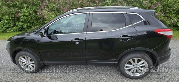 Black Nissan Qashqai 2017 in Tallinn, with an engine capacity of 1.60 L and mileage of 137 thousand km for 9999 €, photo 4 on AUTOMOTO.COM.LV