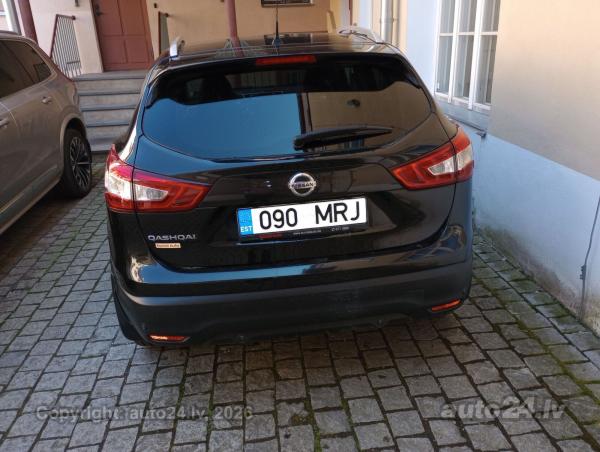 Black Nissan Qashqai 2017 in Tartu, with an engine capacity of 1.60 L and mileage of 101 thousand km for 8800 €, photo 3 on AUTOMOTO.COM.LV