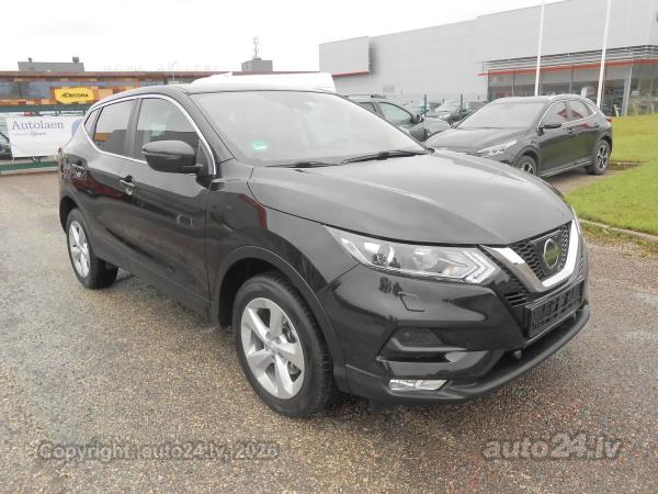 Black Nissan Qashqai 2017 in Viljandi, with an engine capacity of 1.20 L and mileage of 108 thousand km for 11990 €, photo 4 on AUTOMOTO.COM.LV