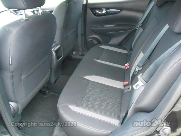 Black Nissan Qashqai 2017 in Viljandi, with an engine capacity of 1.20 L and mileage of 108 thousand km for 11990 €, photo 10 on AUTOMOTO.COM.LV