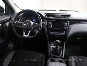 Black Nissan Qashqai 2020 in Tallinn, with an engine capacity of 1.30 L and mileage of 137 thousand km for 11900 €, photo 8 on AUTOMOTO.COM.LV