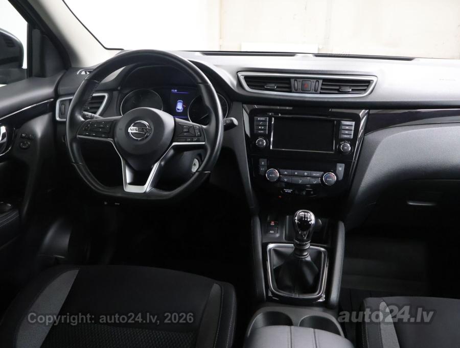 Black Nissan Qashqai 2020 in Tallinn, with an engine capacity of 1.30 L and mileage of 137 thousand km for 11900 €, photo 8 on AUTOMOTO.COM.LV