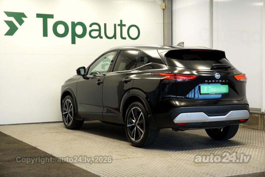 Black Nissan Qashqai 2021 in Tallinn, with an engine capacity of 1.30 L and mileage of 98 thousand km for 20900 €, photo 3 on AUTOMOTO.COM.LV