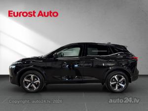 Black Nissan Qashqai 2023 in Tallinn, with an engine capacity of 1.30 L and mileage of 19 thousand km for 26499 €, photo 3 on AUTOMOTO.COM.LV