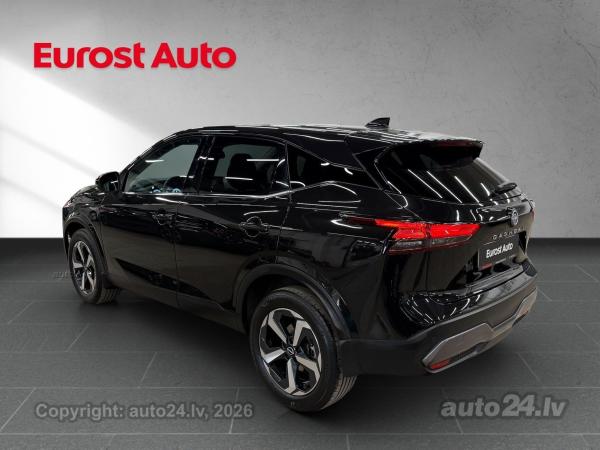 Melns Nissan Qashqai 2023 Tallina, ar dzinēja tilpumu 1.30 L un nobraukumu 19 tūkst. km par 26499 €, foto 3 vietnē AUTOMOTO.COM.LV