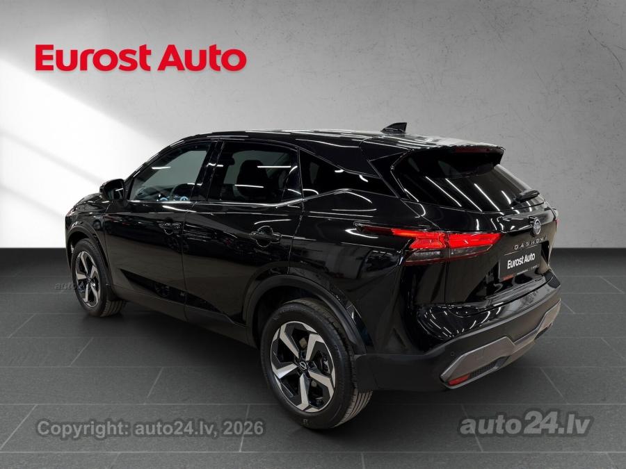 Black Nissan Qashqai 2023 in Tallinn, with an engine capacity of 1.30 L and mileage of 19 thousand km for 26499 €, photo 4 on AUTOMOTO.COM.LV