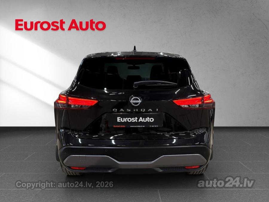 Black Nissan Qashqai 2023 in Tallinn, with an engine capacity of 1.30 L and mileage of 19 thousand km for 26499 €, photo 5 on AUTOMOTO.COM.LV