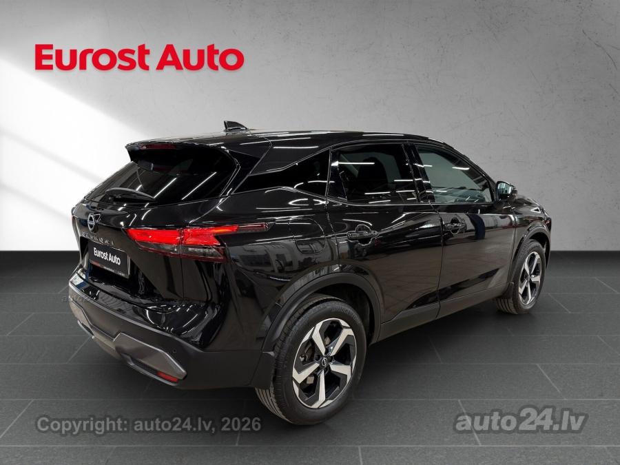 Black Nissan Qashqai 2023 in Tallinn, with an engine capacity of 1.30 L and mileage of 19 thousand km for 26499 €, photo 6 on AUTOMOTO.COM.LV