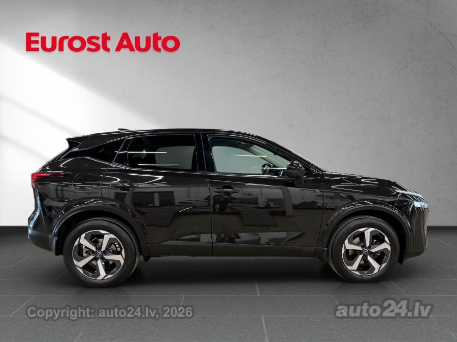 Black Nissan Qashqai 2023 in Tallinn, with an engine capacity of 1.30 L and mileage of 19 thousand km for 26499 €, photo 7 on AUTOMOTO.COM.LV