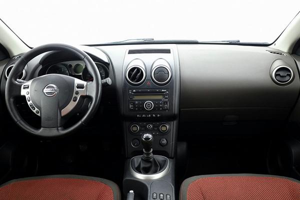 Blue Nissan Qashqai 2007 in Tallinn, with an engine capacity of 1.50 L and mileage of 397 thousand km for 1799 €, photo 5 on AUTOMOTO.COM.LV