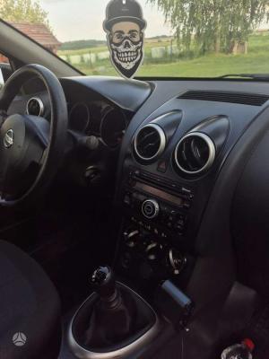 Blue Nissan Qashqai 2007 in Alytus, with an engine capacity of 1.46 L and mileage of 230 thousand km for 2600 €, photo 8 on AUTOMOTO.COM.LV
