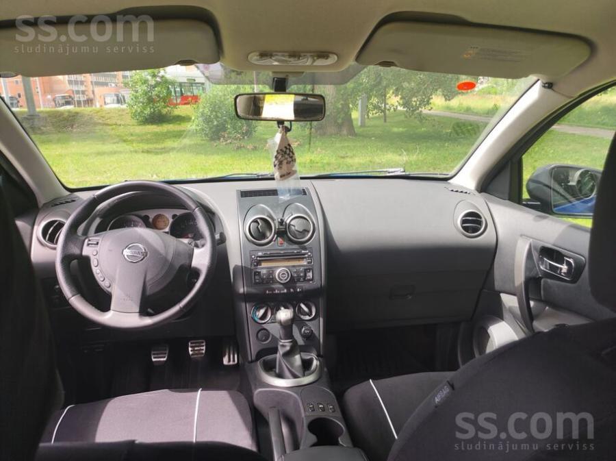 Blue Nissan Qashqai 2007 in Liepaja, with an engine capacity of 1.60 L and mileage of 347 thousand km for 2600 €, photo 4 on AUTOMOTO.COM.LV