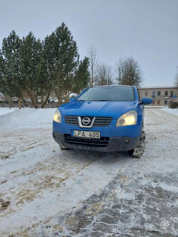 Blue Nissan Qashqai 2008 in Mazeikiai, with an engine capacity of 1.60 L and mileage of 290 thousand km for 3190 €, photo 2 on AUTOMOTO.COM.LV
