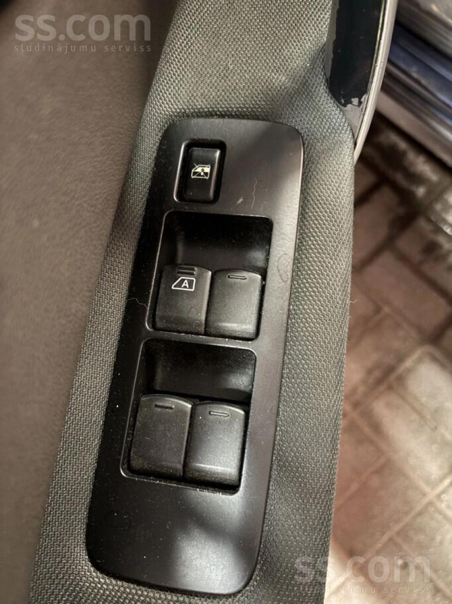 Zils Nissan Qashqai 2008 Rīga, ar dzinēja tilpumu 2.00 L un nobraukumu 299 tūkst. km par 3800 €, foto 12 vietnē AUTOMOTO.COM.LV