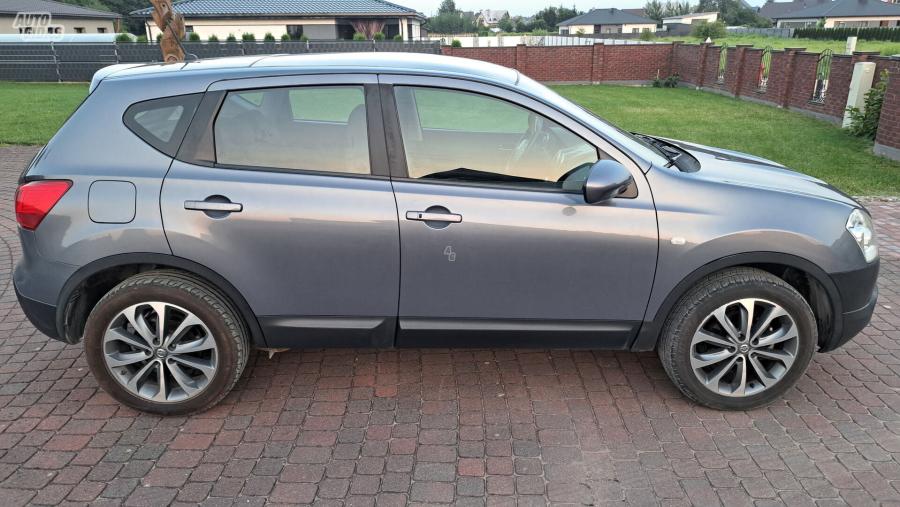 Blue Nissan Qashqai 2008 in Taurage, with an engine capacity of 1.50 L and mileage of 172 thousand km for 3500 €, photo 4 on AUTOMOTO.COM.LV