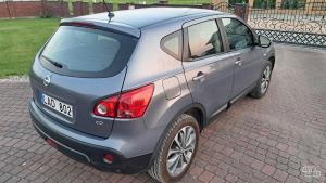 Blue Nissan Qashqai 2008 in Taurage, with an engine capacity of 1.50 L and mileage of 172 thousand km for 3500 €, photo 5 on AUTOMOTO.COM.LV