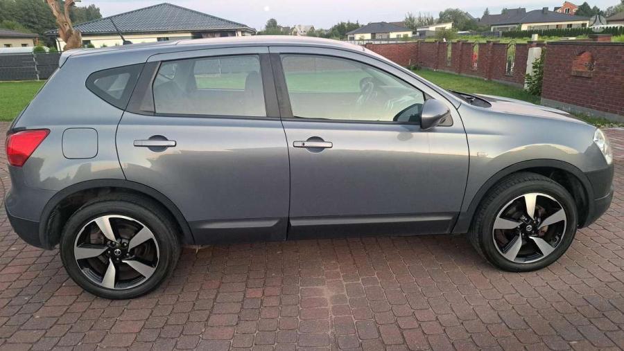 Blue Nissan Qashqai 2008 in Taurage, with an engine capacity of 1.46 L and mileage of 172 thousand km for 3300 €, photo 4 on AUTOMOTO.COM.LV