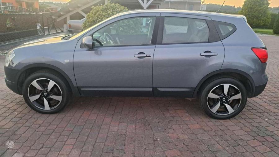 Blue Nissan Qashqai 2008 in Taurage, with an engine capacity of 1.46 L and mileage of 172 thousand km for 3300 €, photo 9 on AUTOMOTO.COM.LV