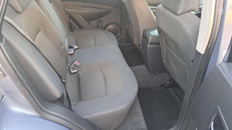 Blue Nissan Qashqai 2008 in Taurage, with an engine capacity of 1.46 L and mileage of 172 thousand km for 3300 €, photo 13 on AUTOMOTO.COM.LV
