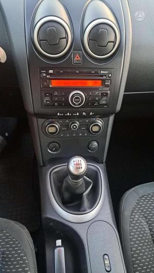 Blue Nissan Qashqai 2008 in Taurage, with an engine capacity of 1.46 L and mileage of 172 thousand km for 3300 €, photo 22 on AUTOMOTO.COM.LV