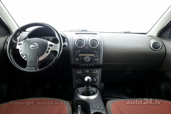 Blue Nissan Qashqai 2008 in Tallinn, with an engine capacity of 1.50 L and mileage of 319 thousand km for 2199 €, photo 6 on AUTOMOTO.COM.LV