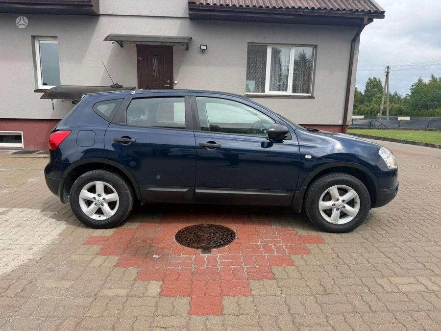 Blue Nissan Qashqai 2009 in Siauliai, with an engine capacity of 1.46 L and mileage of 252 thousand km for 3950 €, photo 5 on AUTOMOTO.COM.LV