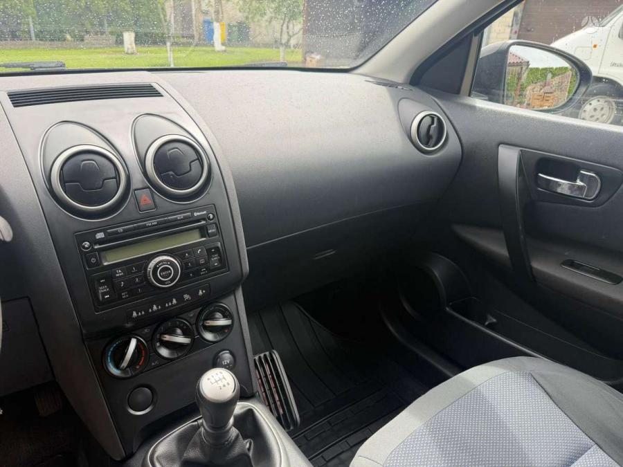 Blue Nissan Qashqai 2009 in Siauliai, with an engine capacity of 1.46 L and mileage of 252 thousand km for 3950 €, photo 20 on AUTOMOTO.COM.LV